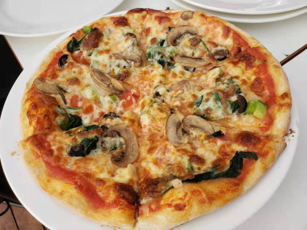 Gecko pizza and burger restaurant in shekou shenzhen – Wanderlust Welshman