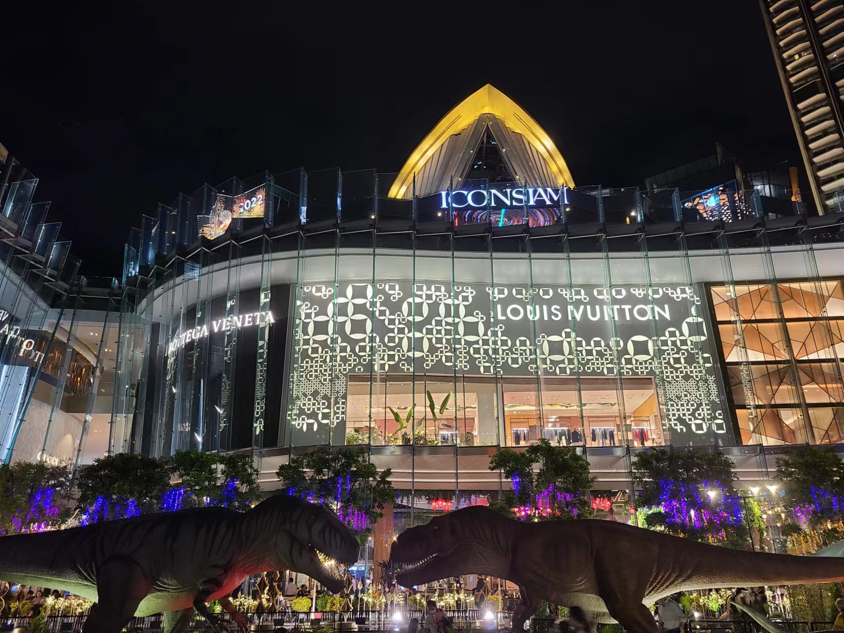 IconSiam nightly water fountain show – Wanderlust Welshman